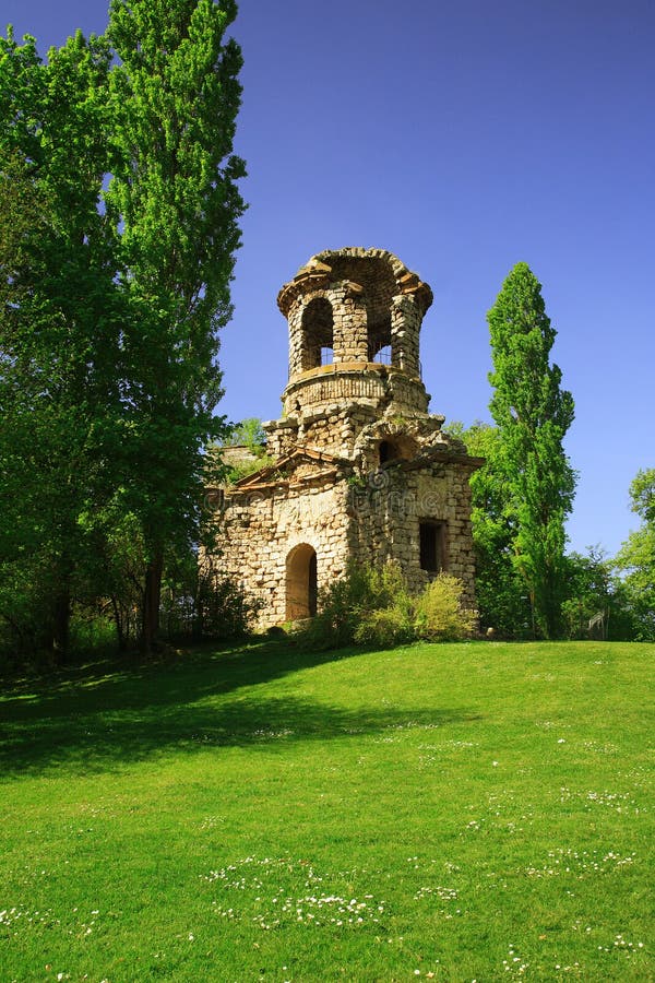 Ruins of Roman temple stock image. Image of outside, green - 2540645