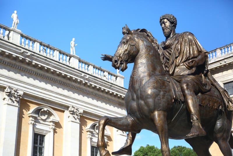 Ruiterstandbeeld Van Keizer Marcus Aurelius in Rome Stock Foto - Image ...