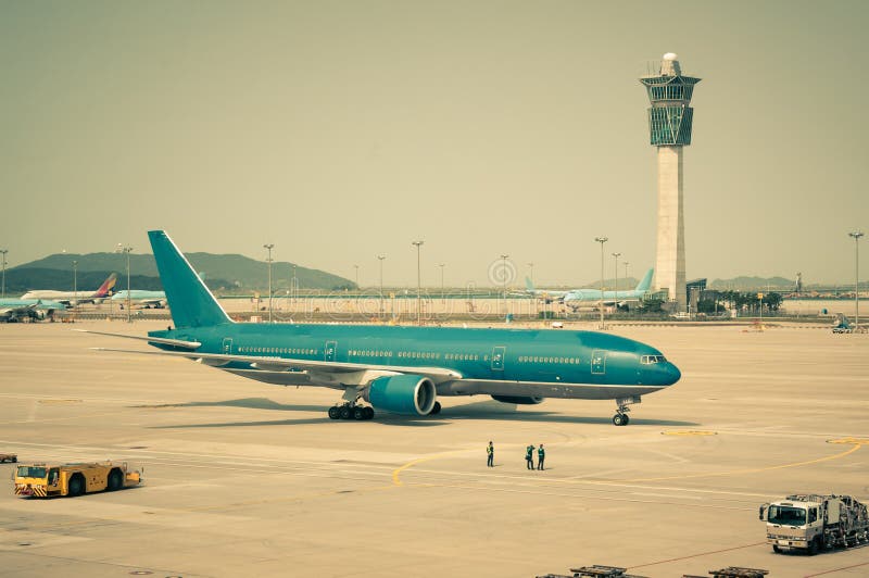 Rullando per il decollo fotografia stock. Immagine di aerodromo - 34602822