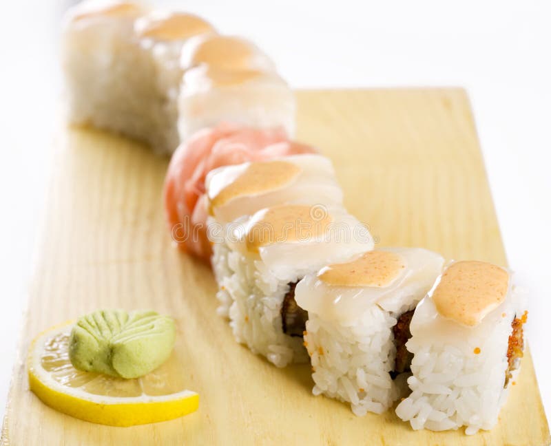 Rullar sushi arkivfoto. Bild av rulle, citron, vitt, fisk - 10413056