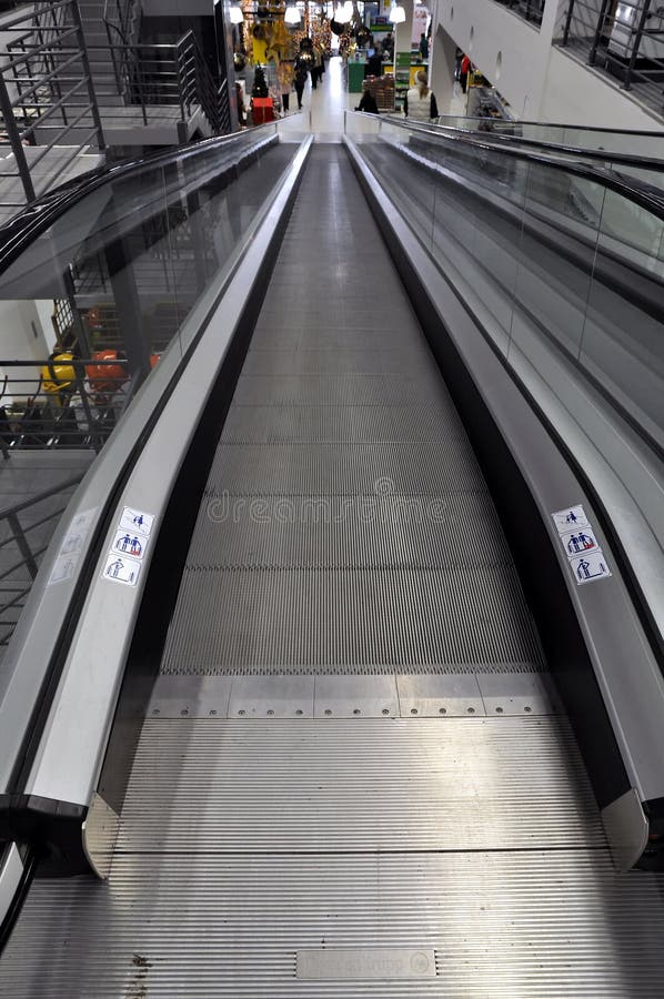 Rulltrappa arkivfoto. Bild av trans, inomhus, klättring - 18505310