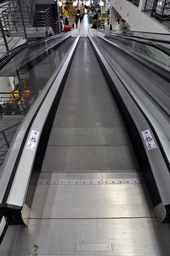 Rulltrappa arkivfoto. Bild av trans, inomhus, klättring - 18505310