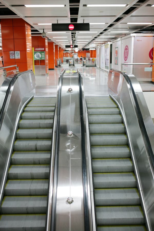 Rulltrappa redaktionell arkivbild. Bild av rulltrappa - 35085352