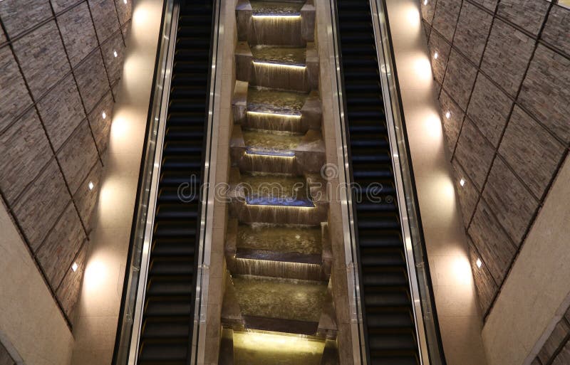 Rulltrappa fotografering för bildbyråer. Bild av detalj - 39316345