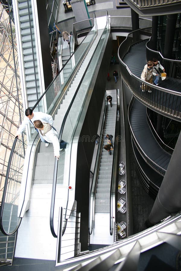 Rulltrappa arkivfoto. Bild av elkraft, rulltrappa, transport - 1909696