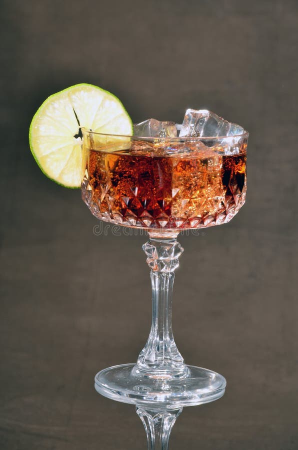Rum auf Eis stockbild. Bild von partei, cocktail, zählwerk - 22203495