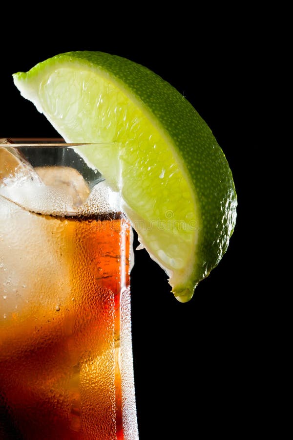 Rum e cola foto de stock. Imagem de jardim, tradicional - 32938256