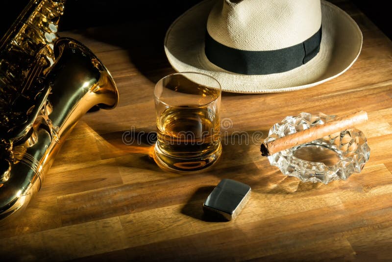 Rum, Zigarre und ein Hut stockfoto. Bild von herr, zigarre - 61485982 Rum, Zigarre und ein Hut stockfoto. Bild von herr, zigarre - 61485982