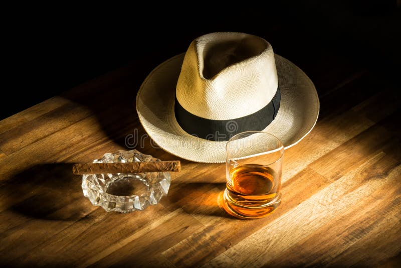 Rum, Zigarre und ein Hut stockbild. Bild von amerika - 63700391 Rum, Zigarre und ein Hut stockbild. Bild von amerika - 63700391