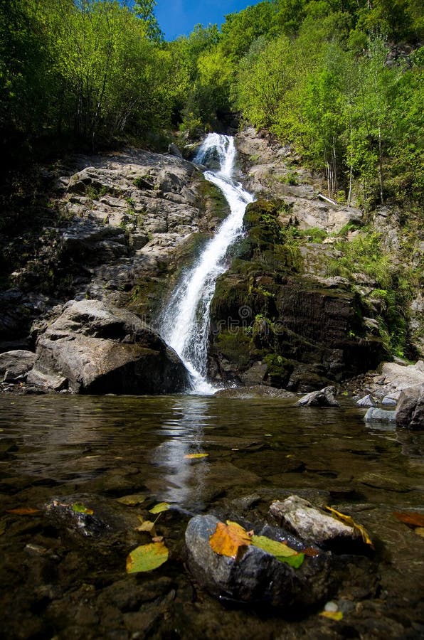 Rumania - Cascada De Lotrisor Imagen de archivo - Imagen de limpio ...