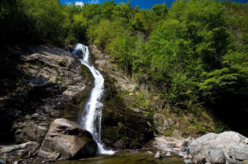 Cascada De Lotrisor En El Parque Nacional De Cozia - Turismo De Rumania ...