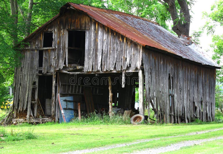 Run down barn stock photo. Image of rusty, roof, daytime - 23391092