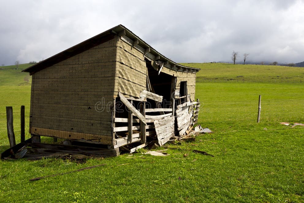 Run down farm building stock photo. Image of barn, field - 25579112