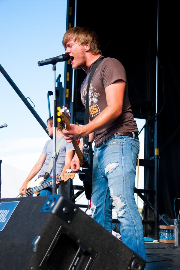 Run Kid Run Performs at Creation NW 2006 Editorial Image - Image of ...