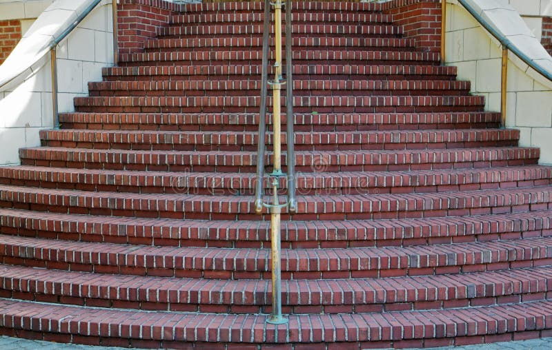 Runde Treppen schließen stockbild. Bild von braun, stein - 15634315