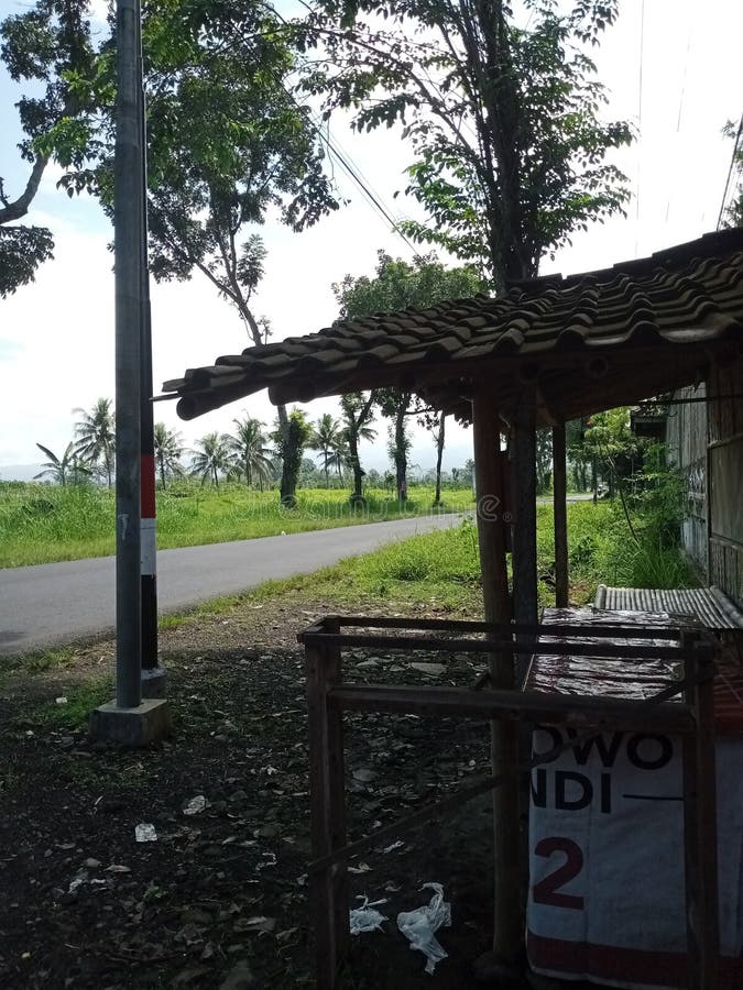 A rundown, abandoned shop stock image. Image of rundown - 295143363