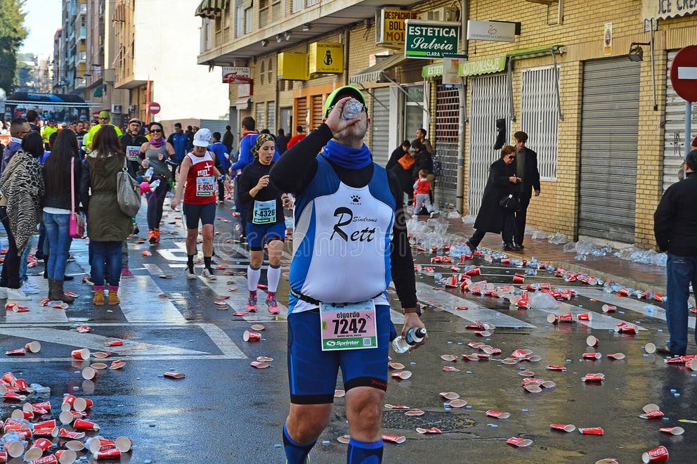 Runner Drinking editorial photo. Image of litter, runners - 49129921