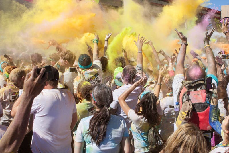 Runners Create Color Explosion with Multicolored Corn Starch Packets ...