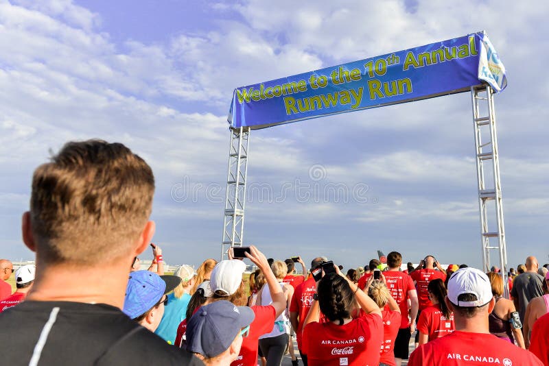 Running event editorial image. Image of leader, road - 105420495