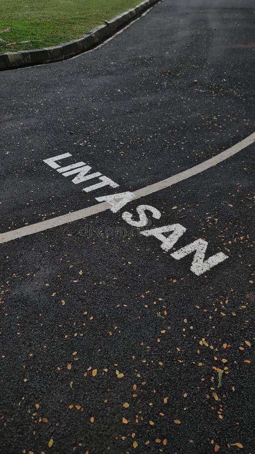 Running Path Lintasan Lari Dengan Garis Stock Photo - Image of line ...