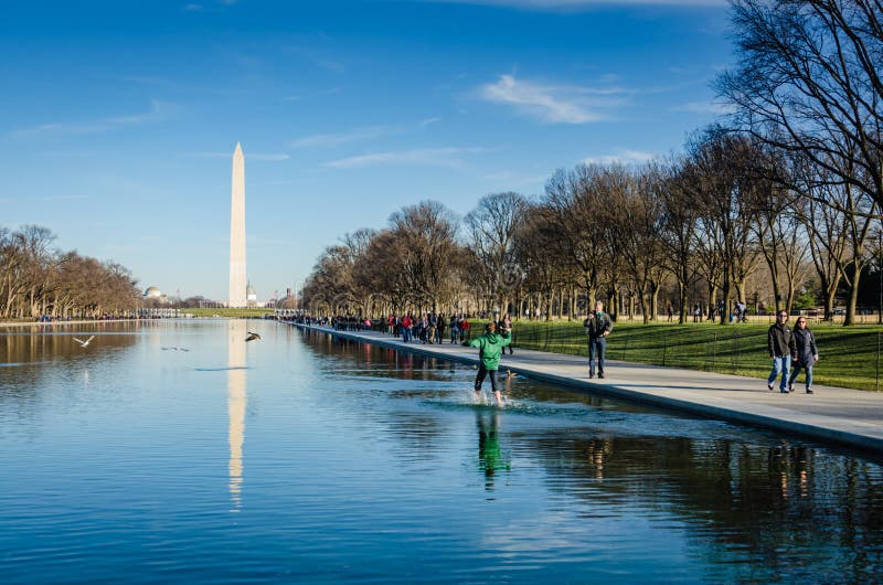 Reflecting Pool - Washington DC Editorial Stock Image - Image of ...