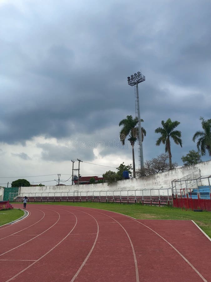 Running Track Cloudy Sports Stadium Stock Photo - Image of track ...