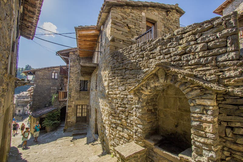 Pueblo Medieval De Rupit, Barcelona Imagen de archivo - Imagen de ...