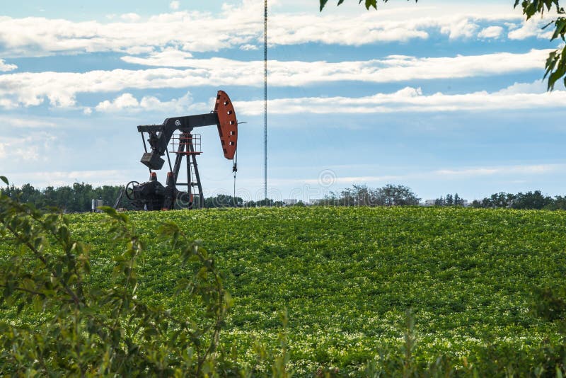 Pump Jack Middle Road Stock Photos - Free & Royalty-Free Stock Photos ...