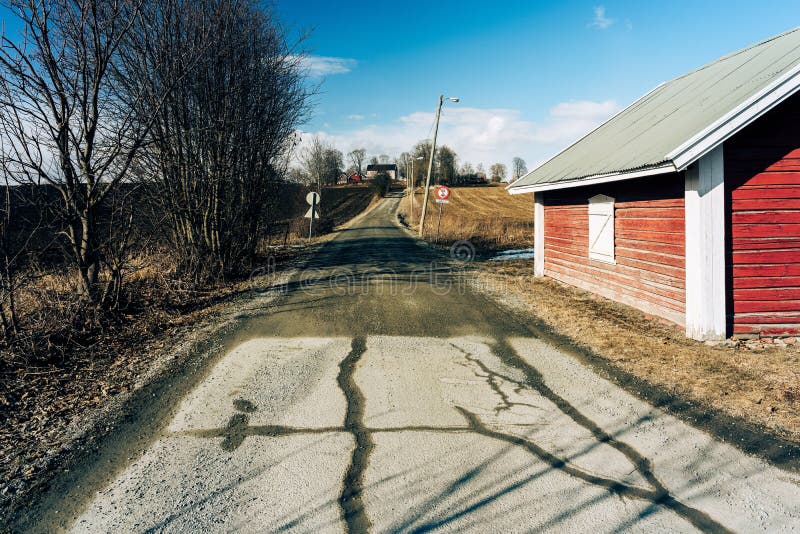 A Rural Gravel Road in Spring Stock Photo - Image of grusveg ...
