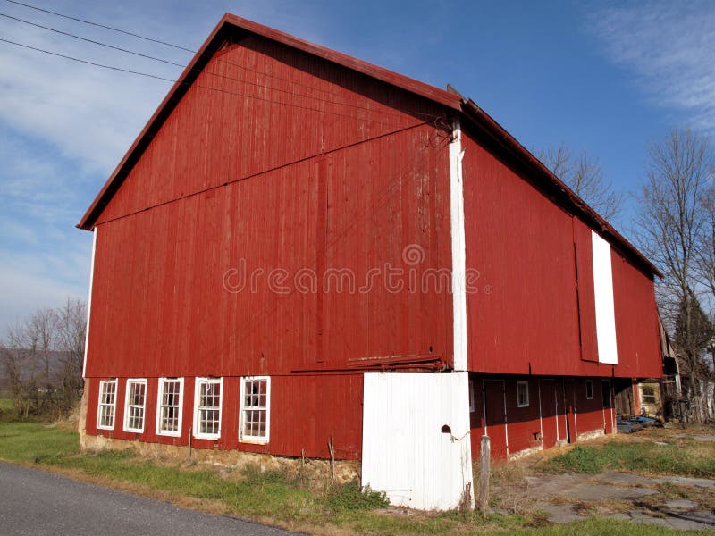 Round red barn stock photo. Image of shelbourne, countryside - 16156904