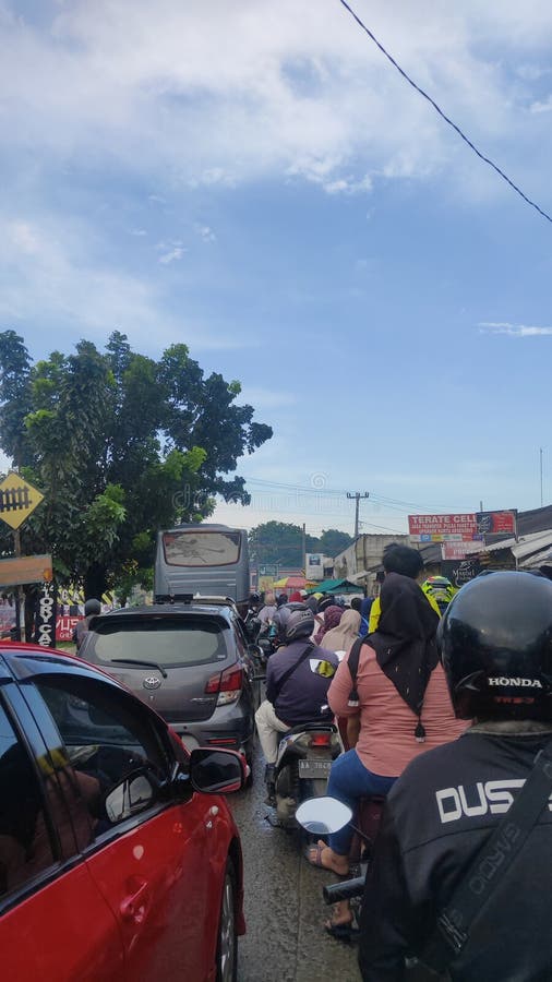 Rush hour traffic editorial photography. Image of village - 272790812