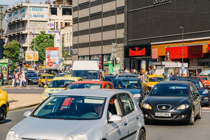 Rush Hour Traffic in Union Square Piata Unirii in Bucharest Editorial ...