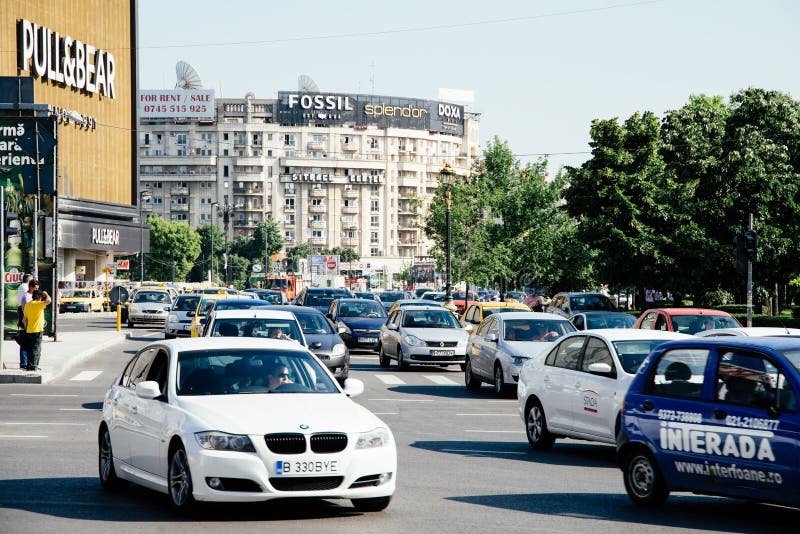 Rush Hour Traffic in Union Square Piata Unirii in Bucharest Editorial ...