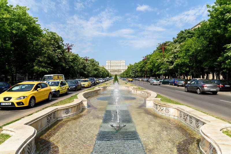Rush Hour Traffic in Union Square Piata Unirii in Bucharest Editorial ...