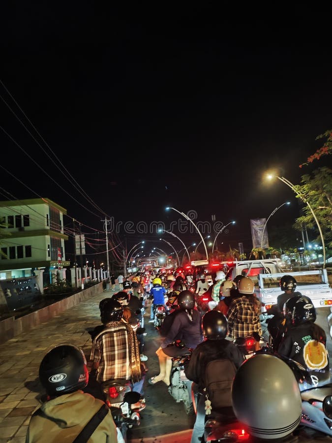 Rush hour trafic night editorial stock photo. Image of trafic - 370858658