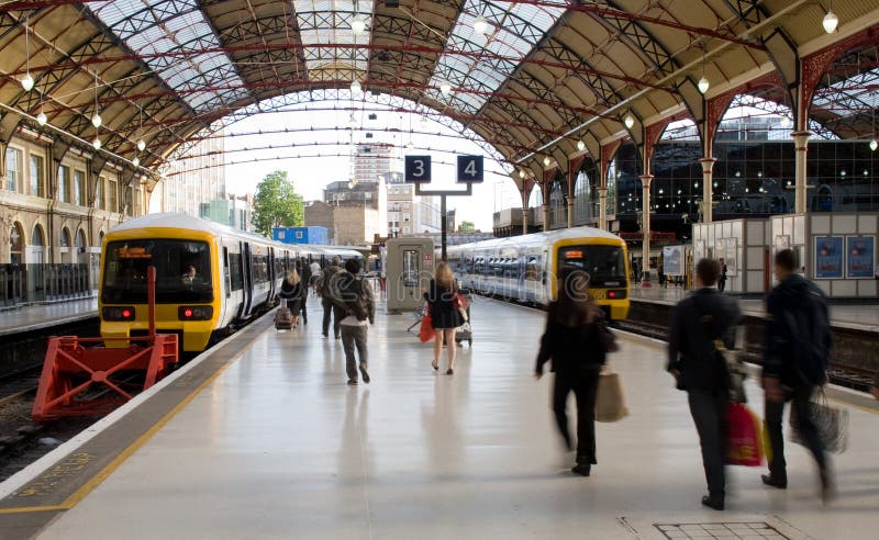 Rushing to catch the train editorial photography. Image of track - 19998132