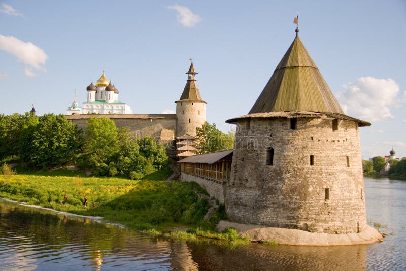 Rusia. Pskov Kremlin (Krom) Imagen de archivo - Imagen de nube ...