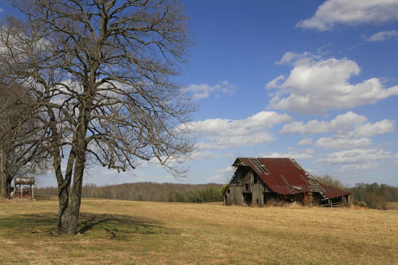 Rusitic Barn in Rural Tennessee Stock Photo - Image of shrubland ...