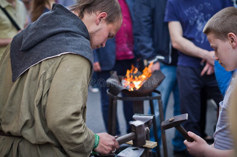 Blacksmith Forges Item on the Anvil. Editorial Photography - Image of ...