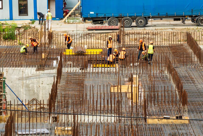 RUSSIA, KALUGA - AUGUST 15, 2022 : Workers Assembling the Frame of a ...