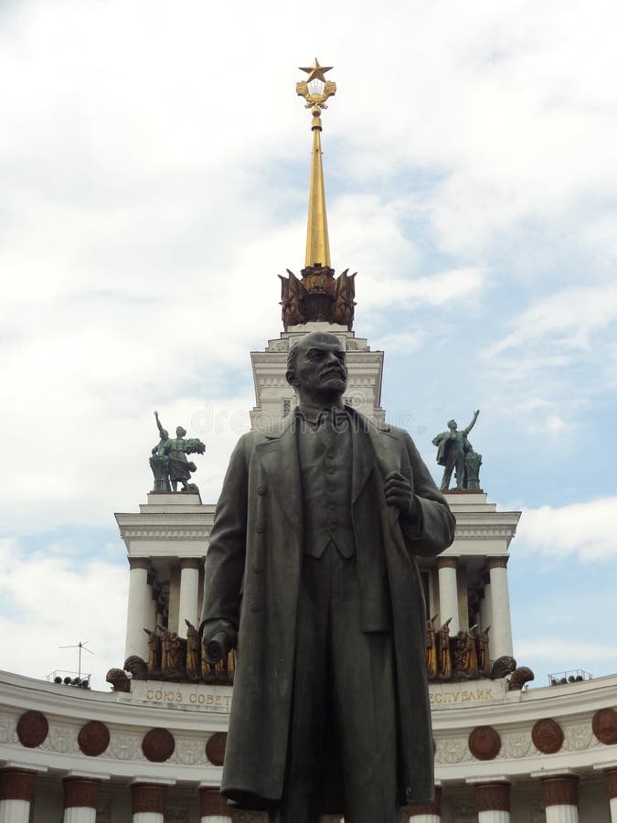 Russian communist statue editorial image. Image of monument - 43162230