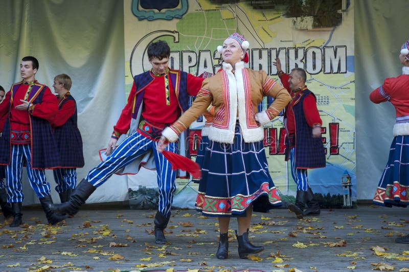 Russian Folk Ansamble of Dance Rainbow Editorial Photo - Image of crowd ...