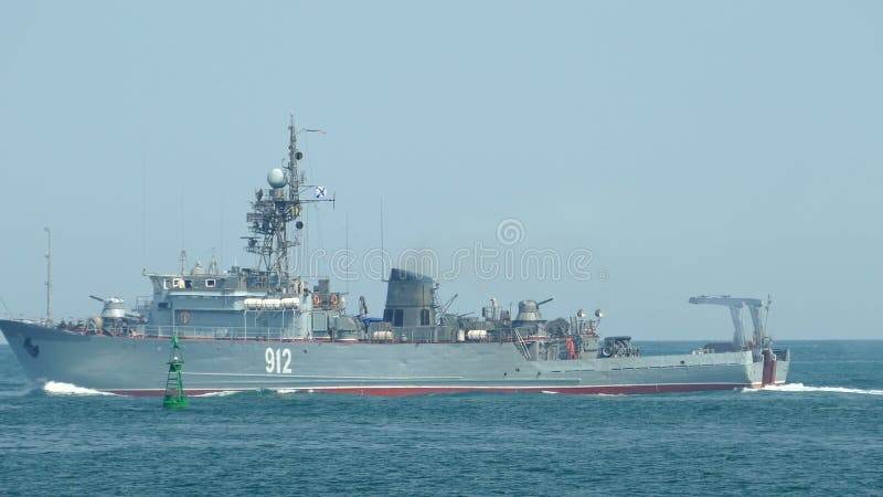 Minesweeper on the High Seas Stock Video - Video of amphibious, fleet ...