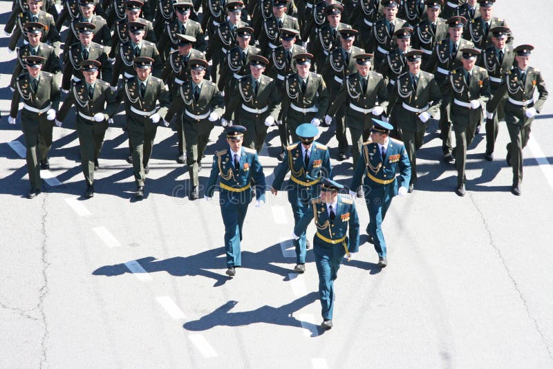 Militaire Ambtenaren Van Het Russische Leger Marcheren Redactionele ...