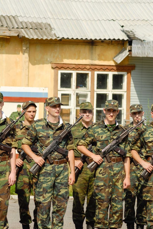 Russisch leger redactionele foto. Image of groepering - 61005311