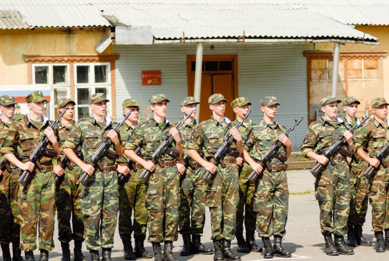 Russisch leger redactionele fotografie. Image of kanon - 61007667