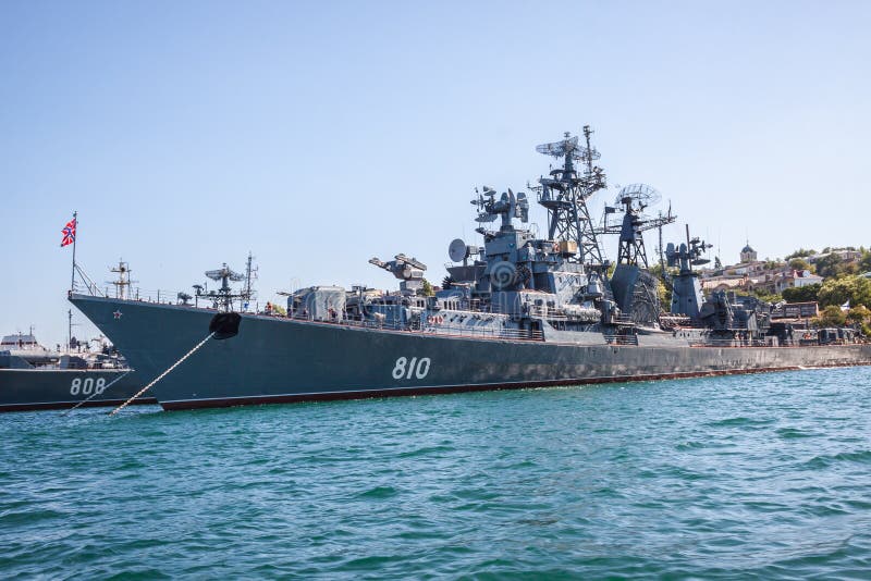 Russisch Oorlogsschip in De Baai, Sebastopol, De Krim Redactionele Foto ...