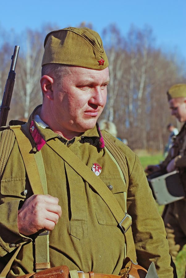 Russischer Soldat-reenactor Redaktionelles Stockbild - Bild von kostüm ...