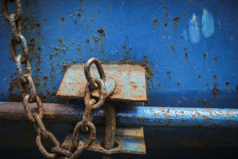 Rusted Chain on Rusty Dumpster Stock Image - Image of steel, road ...