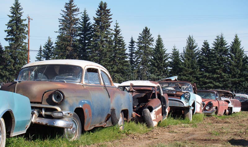Rusted Out Antique Cars editorial image. Image of chrome - 43460135